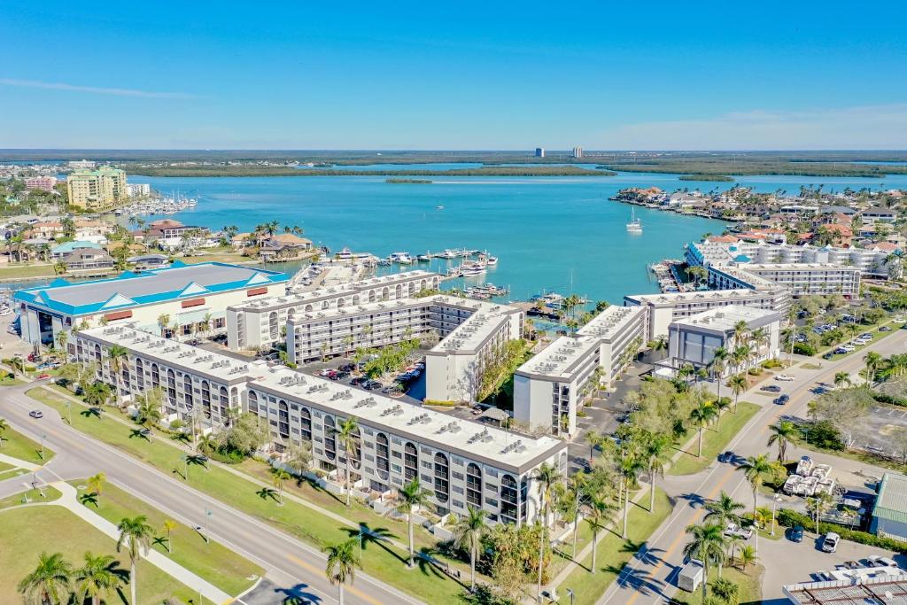 Full Reno Throughout I Views of Factory Bay, Marco Island (updated prices 2025)