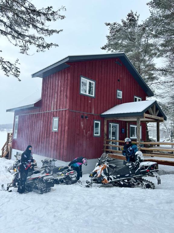 New build, luxurious, 4 plus bedrooms, 2 and a half baths, waterfront ...