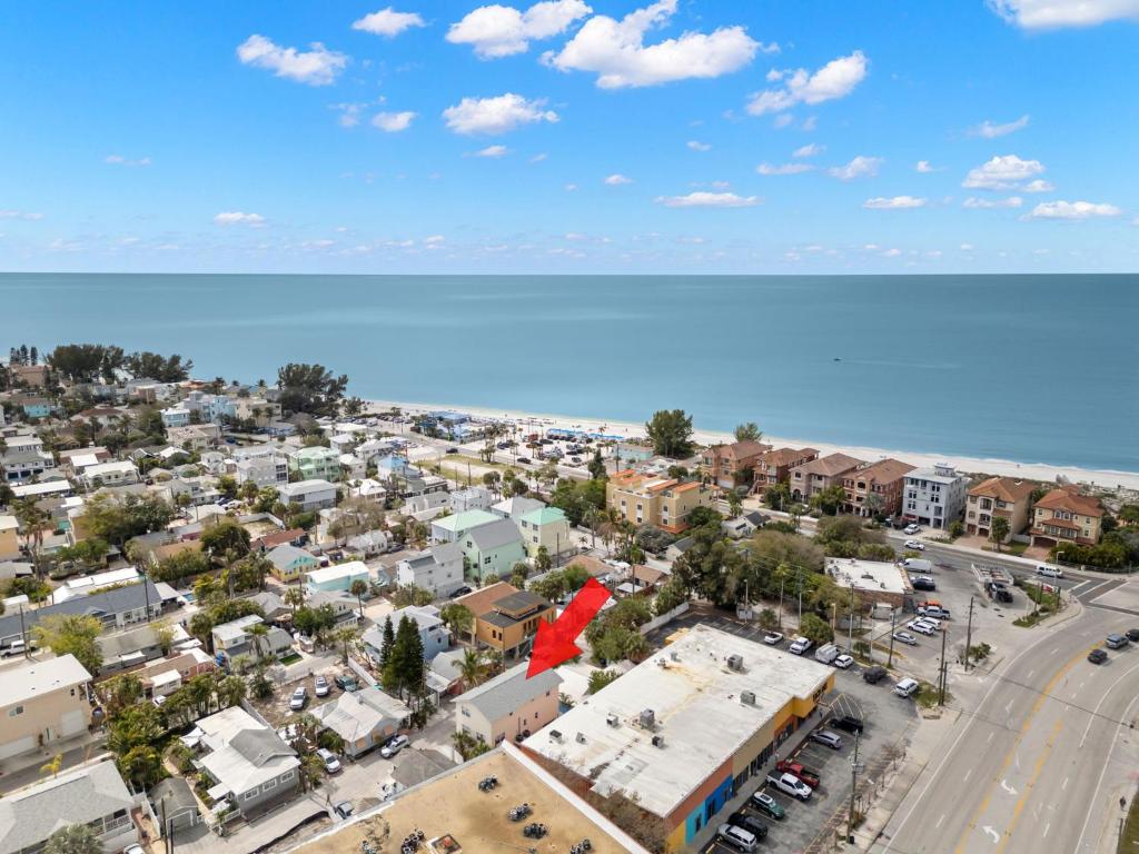 NEW! Sunset Beach Retreat - Huge House, Steps to Caddy's & Sunset Beach ...