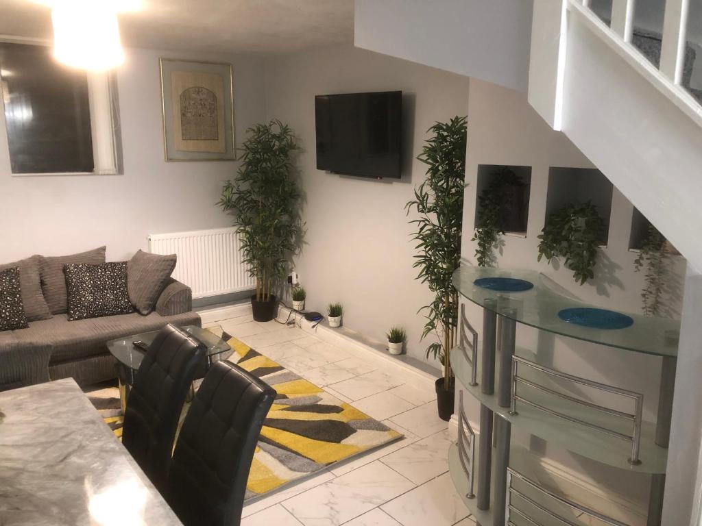 2 Bed Flat near Mutley Plain Plymouth, Plymouth (updated prices 2026)