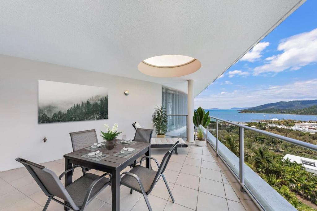 Serenity and Views at Searene 21, Airlie Beach (updated prices 2026)