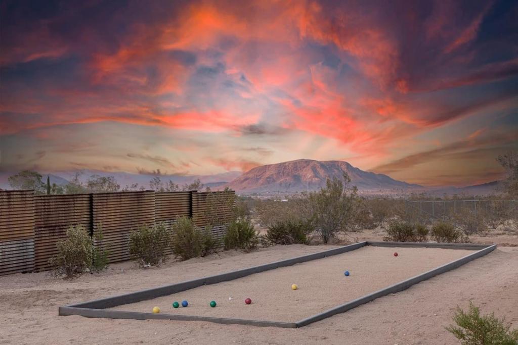 Dagger Tree Oasis l Integratron 5Bed and Cowboy Pool, Landers (updated ...