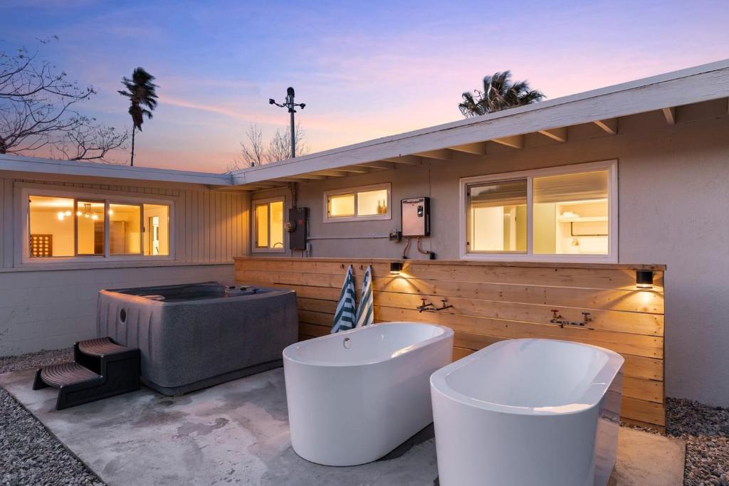 The Palms Peaceful Stylish Outdoor Bathtub & Spa, Joshua Tree (preços ...