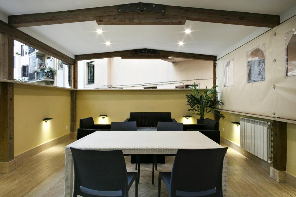 Back to 70's-Modern and Terrace, Rome (updated prices 2026)