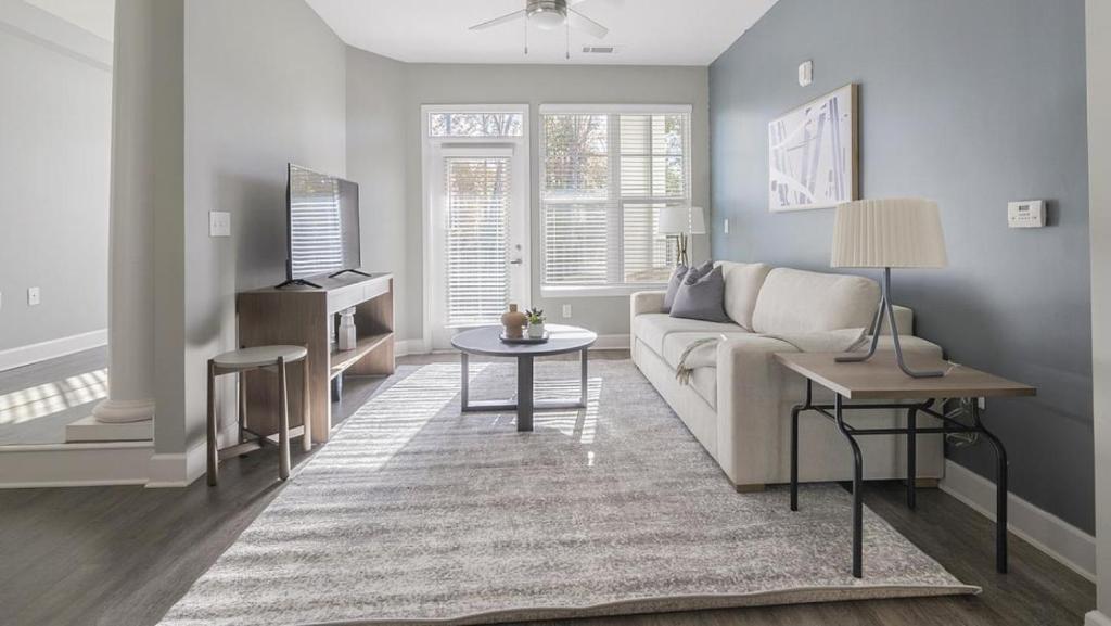 Landing Modern Apartment with Amazing Amenities (ID1200X654), Charlotte ...