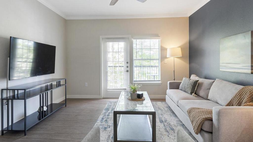 Landing Modern Apartment with Amazing Amenities (ID7889X93), Austin ...