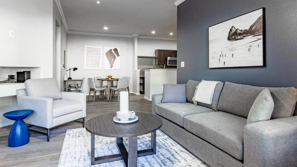 Landing Modern Apartment with Amazing Amenities (ID7779X37), Austin ...