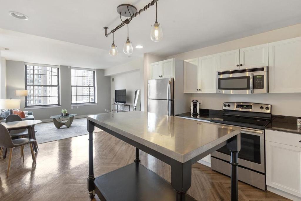 Landing Modern Apartment with Amazing Amenities (ID1884X79), Detroit ...