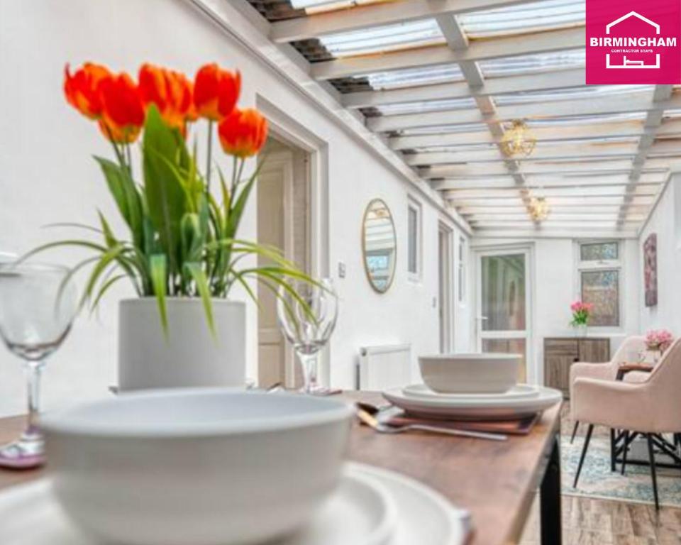 NEC - HS2 Wyndcliff 5 Bedroom House - 6 Separate Beds and 2 Bathrooms ...