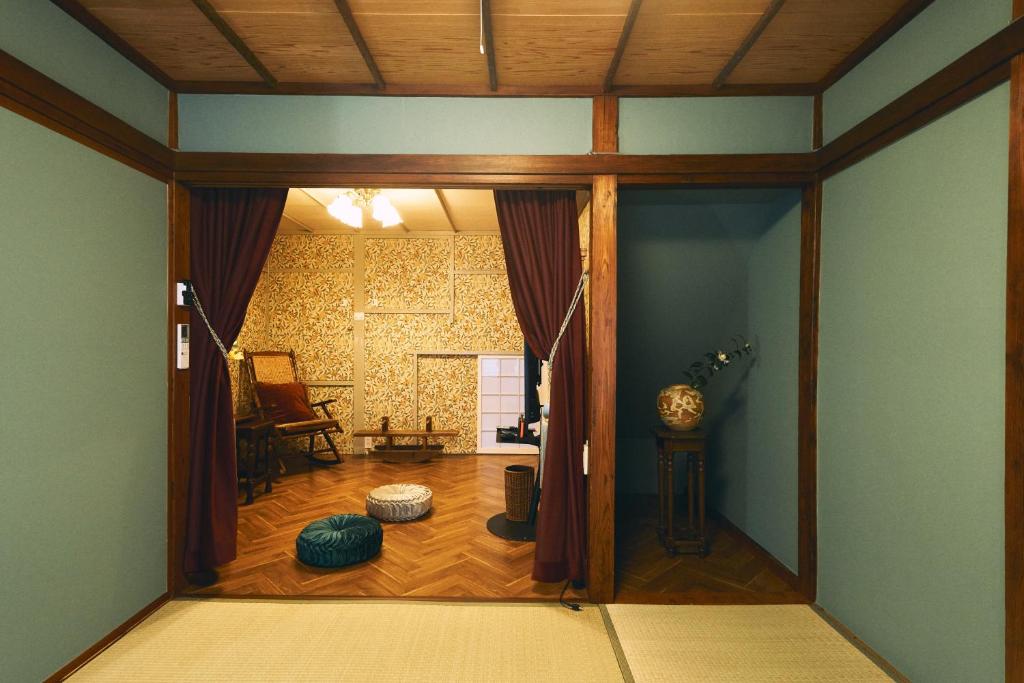 Retro Style Japanese House 10-min walk to Asakusa, Tokyo (updated ...