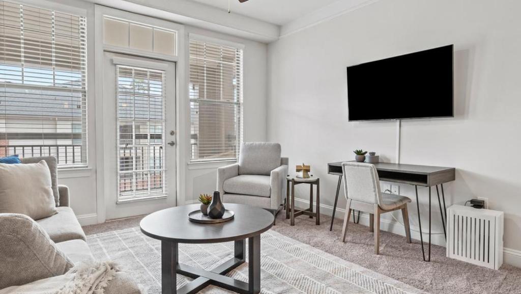 Landing Modern Apartment with Amazing Amenities (ID8773X70), Matthews ...