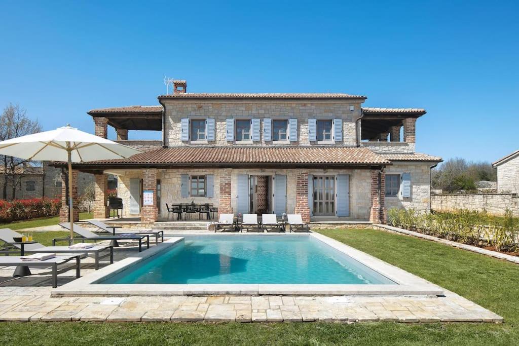 Rustic Villa Caltha with a pool, Sveti Lovreč Pazenatički (updated ...