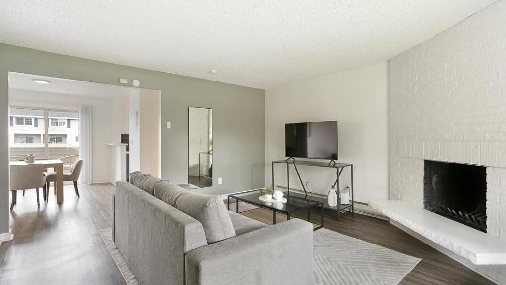 Landing Modern Apartment with Amazing Amenities (ID9275X37), Lynnwood ...