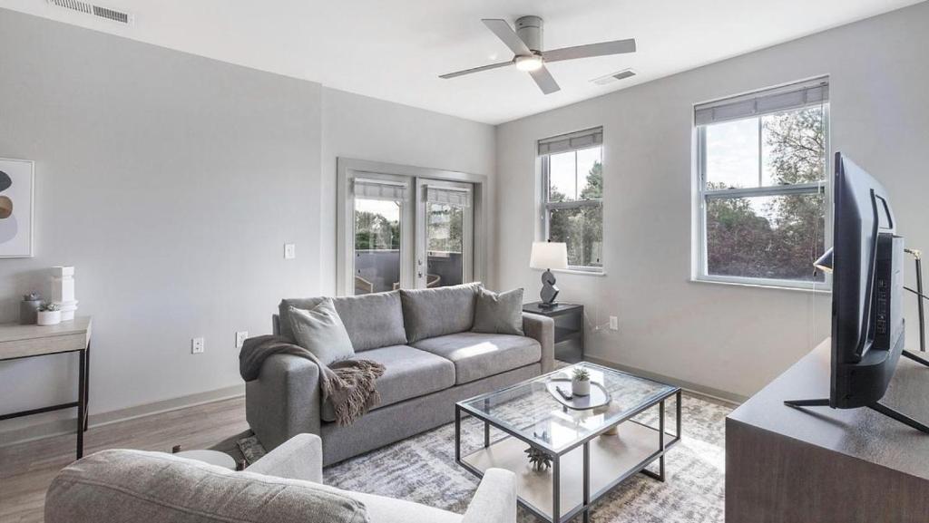 Landing Modern Apartment with Amazing Amenities (ID1170X581 ...