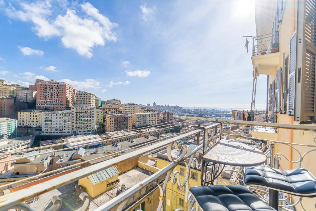 Genova La Fortuna Roomy Apt & Panoramic Balcony, Genova (updated prices ...