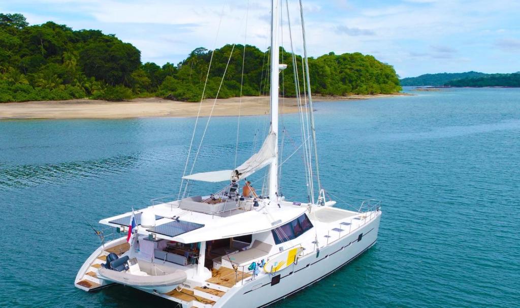"Marea" Sunreef 62 Catamaran with Crew all inclusive, Isla Wichitupo ...