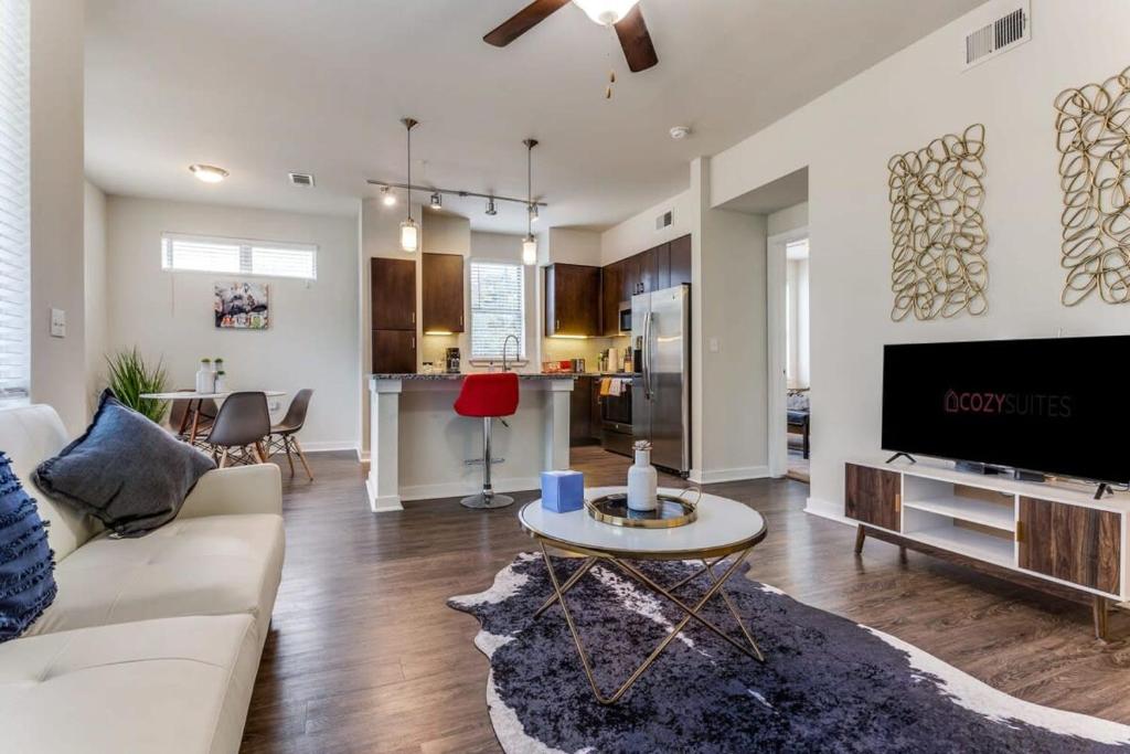 2BR Modern SoCo CozySuites w 2 Pools #07, Austin (updated prices 2025)