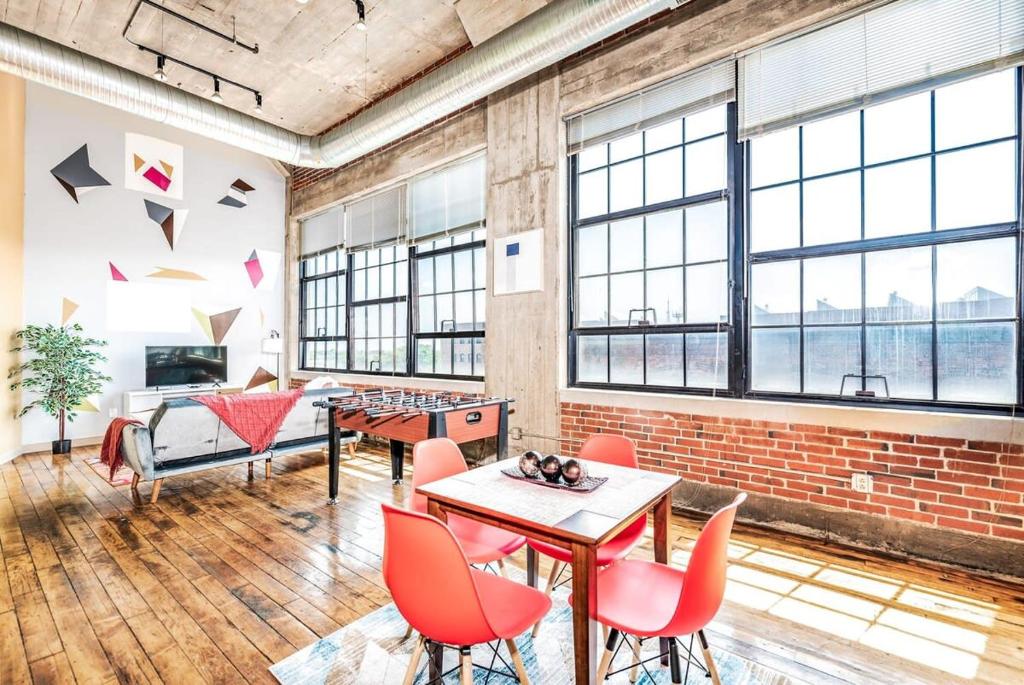 2BR Architect's STUNNING loft by CozySuites, Saint Louis – Updated 2024 ...