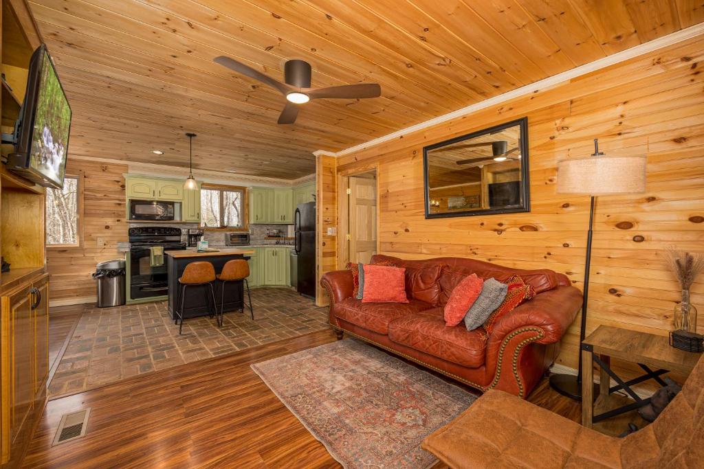 Free tickets! Sleeps 10 SECLUDED Cosby cabin on 7 acres w hot tub, game ...