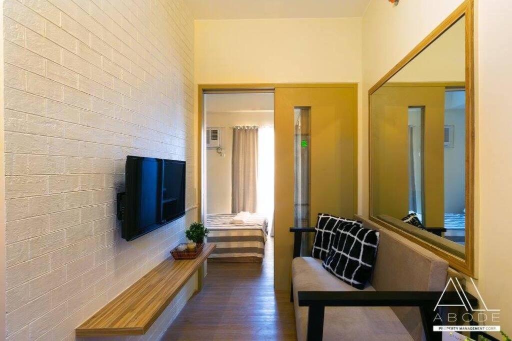 Flat CAMI: Scandustrial Design 1-BR w/ Balcony, Manila (updated prices ...