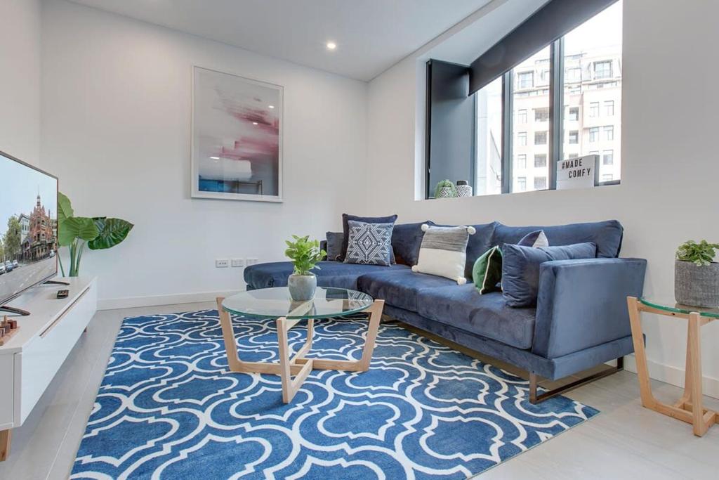 Modern Apartment Steps from City ICC, Sydney (updated prices 2024)