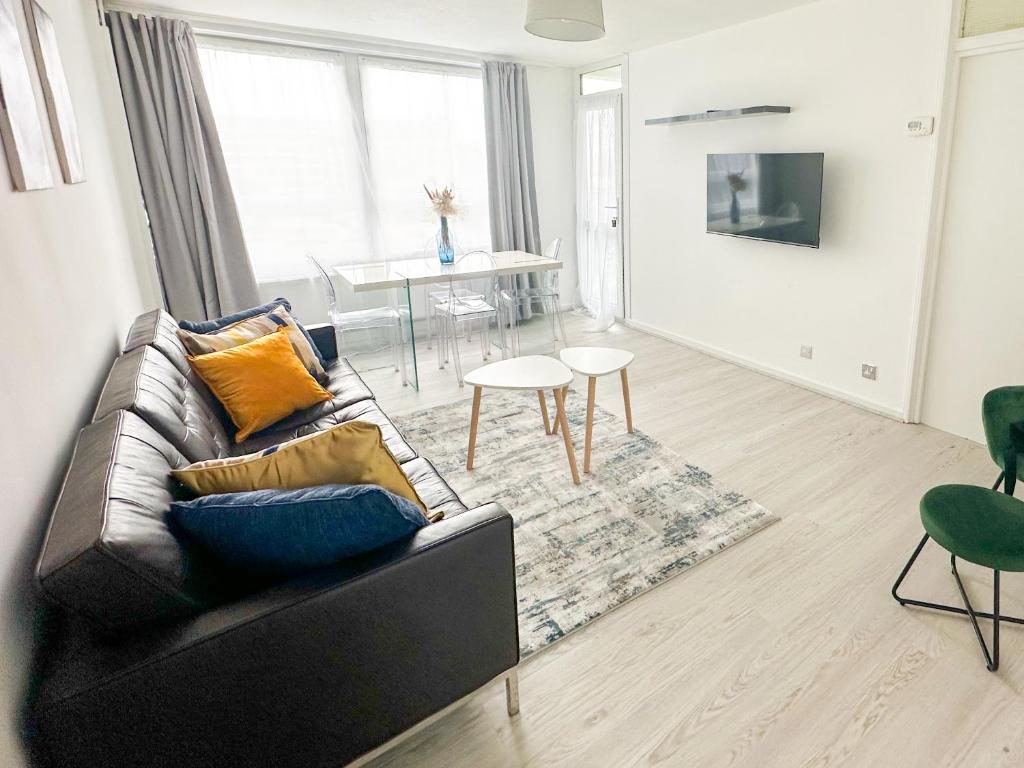 3 Bedroom Flat Haggerston, Hackney, London, London (updated prices 2025)