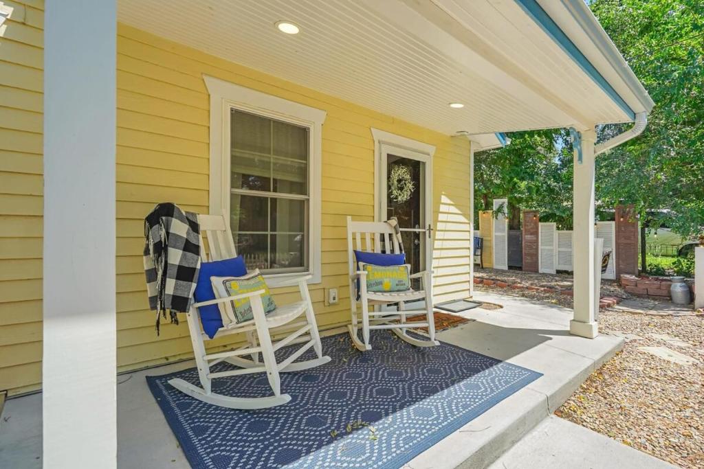 Golden Grotto - Studio King BBQ Fire Pit, Colorado Springs (updated ...