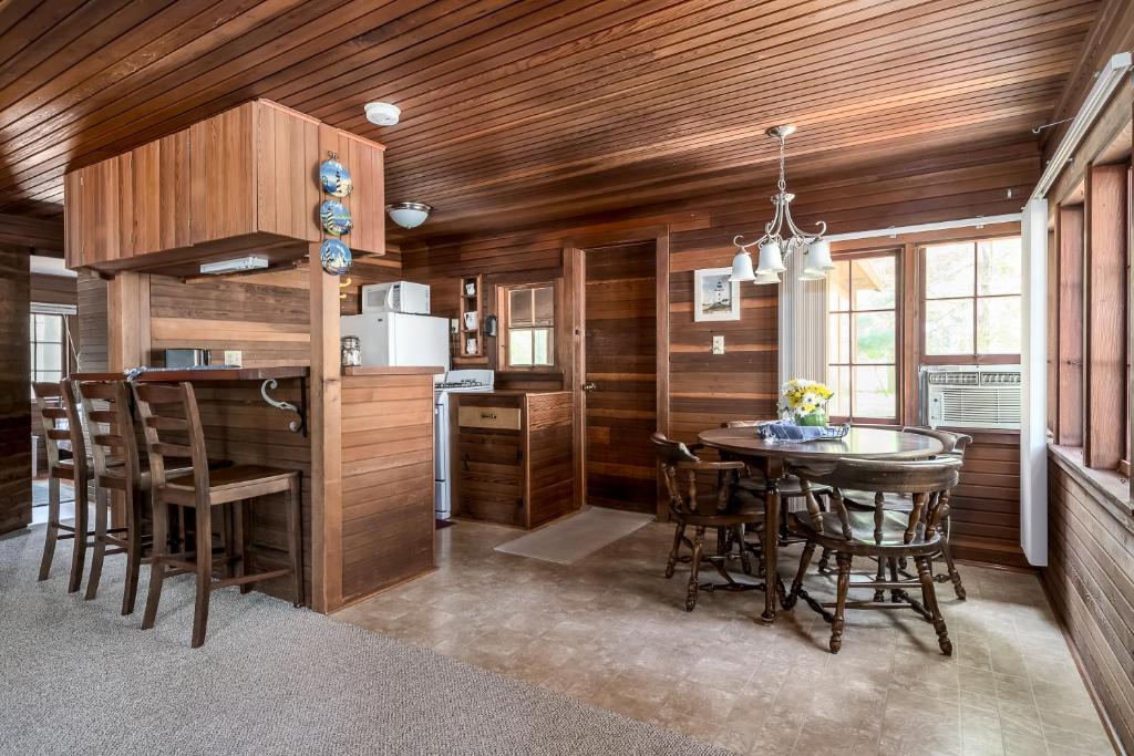 Quaint Cabin Near Douglas Beach, Douglas (updated prices 2025)