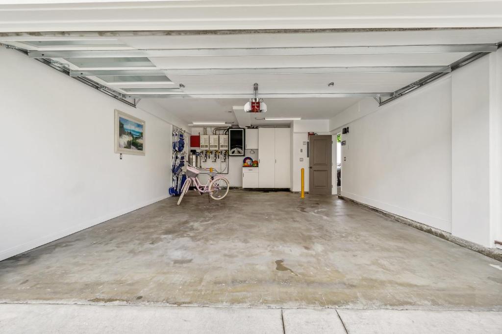 7 Bedroom Oceanfront Triplex Building, Newport Beach (precios ...