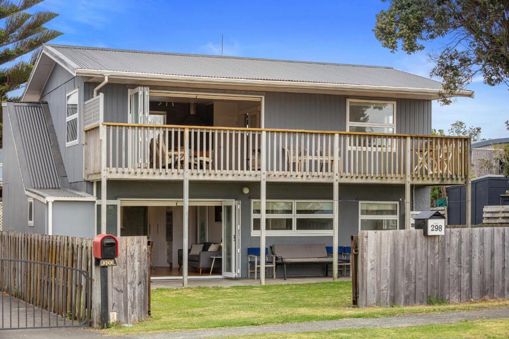 Wavy Daze - Waihi Beach Holiday Home, Waihi Beach (updated prices 2025)