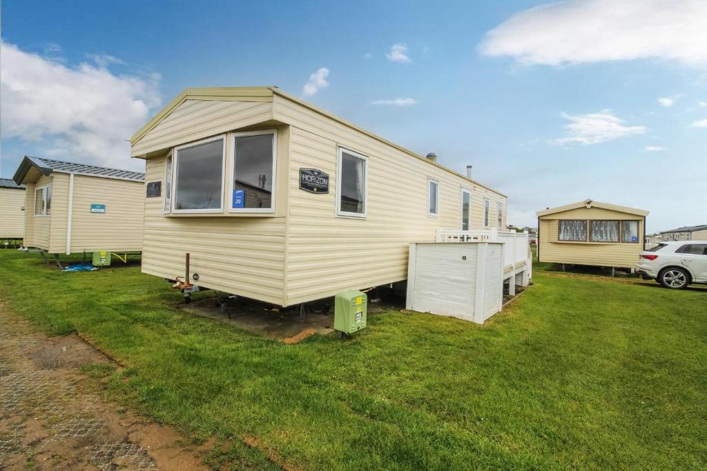 Superb Caravan, Sleeps 8, At Caister Beach In Norfolk Ref 30020t, Great ...