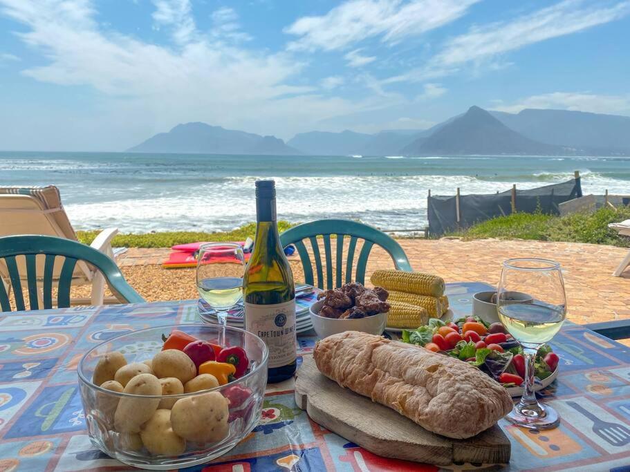 Family surf shack on the beach, Le Cap (tarifs actualisés, 2025)