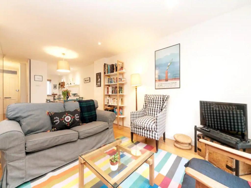 Pass the Keys Gorgeous Quiet Gem 8 min To Trains, London (updated ...
