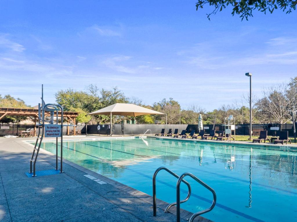 Luxury 5BR, 3BA Austin Retreat ~ Pool~ Parking, Austin (updated prices ...