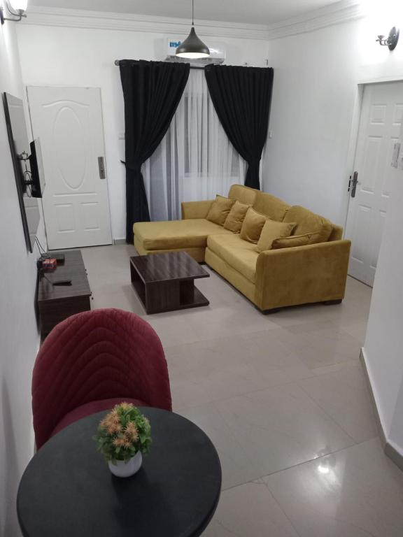 OD-V!CK'S POSH APARTMENTS, WUYE DISTRICT, WiFi, 24hr power, Smart tv ...