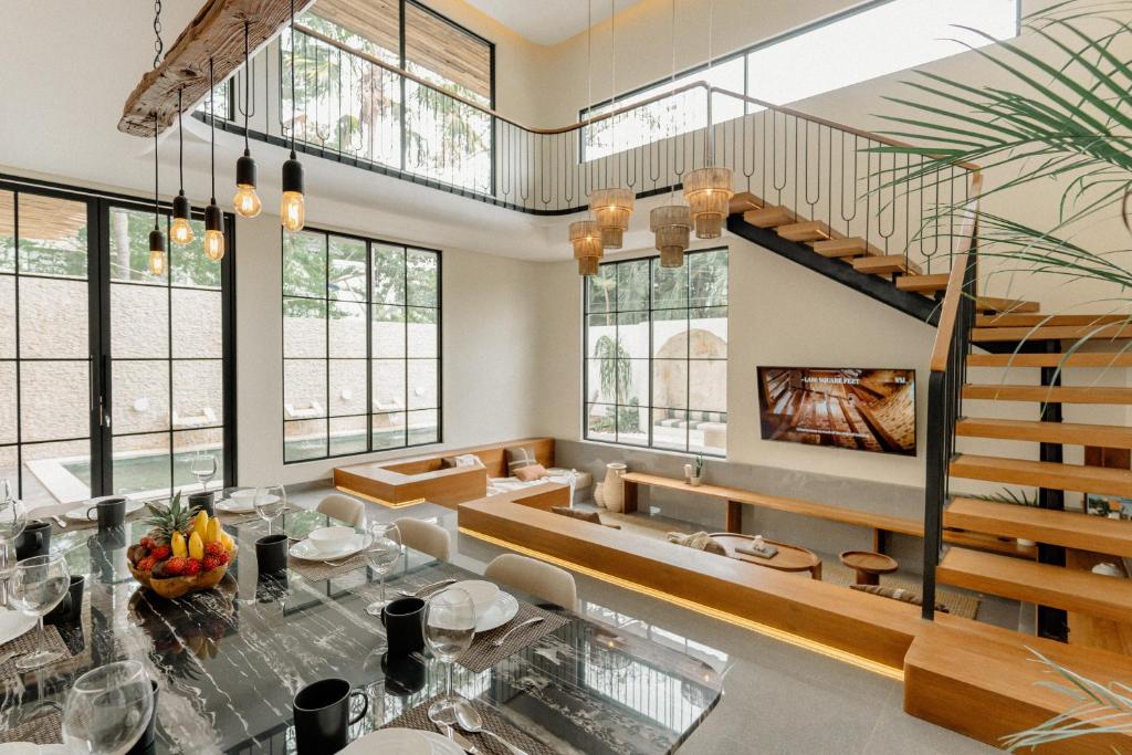 LUX Casa Amore 4BR pick up from airport security PlayStation and Netflix, Seminyak (updated ...