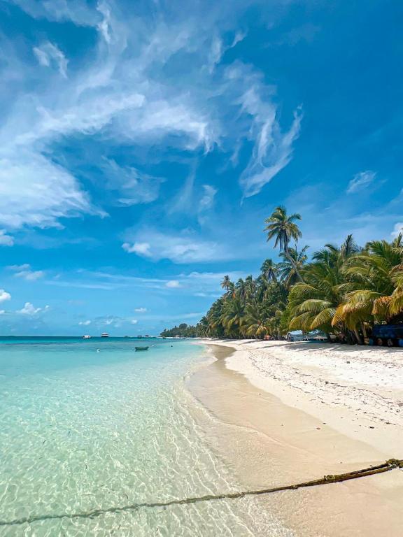 INFINITE LAGOON, Mandhoo (updated prices 2026)