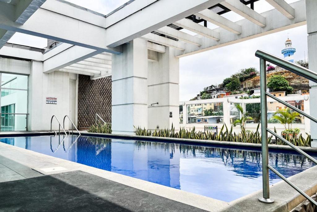 Lujoso Depa con piscina - jacuzzi y vista al rio desde la habitación ...