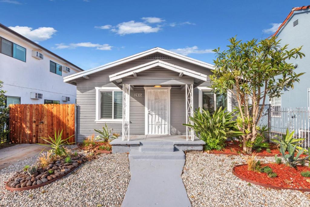 Luxe 2B1B Home in LA Sleeps 5 W. Jacuzzi, Los Angeles – Updated 2024 Prices