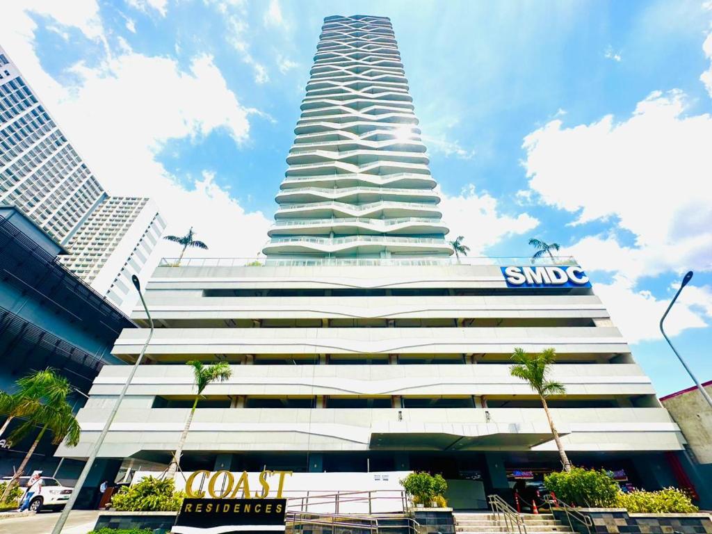 Cozy Two Bedroom Family Suites at Coast Residences near PICC, WTC & MOA ...