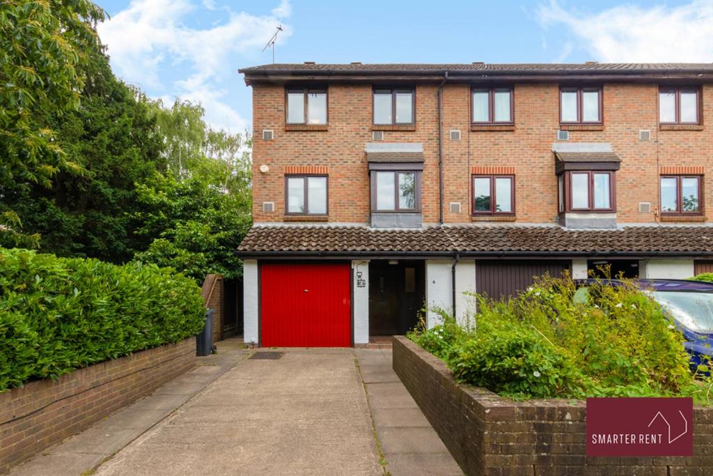 Isleworth - 4 Bed Modern House, Brentford (updated prices 2026)