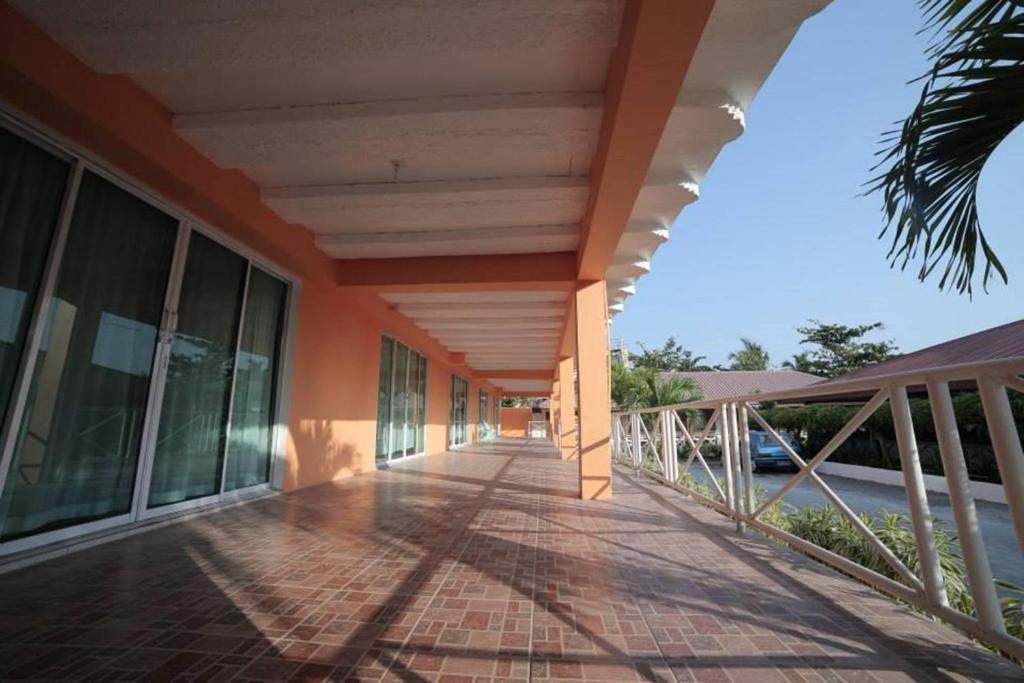 The Waterfront Beach Resort, Morong (updated prices 2025)