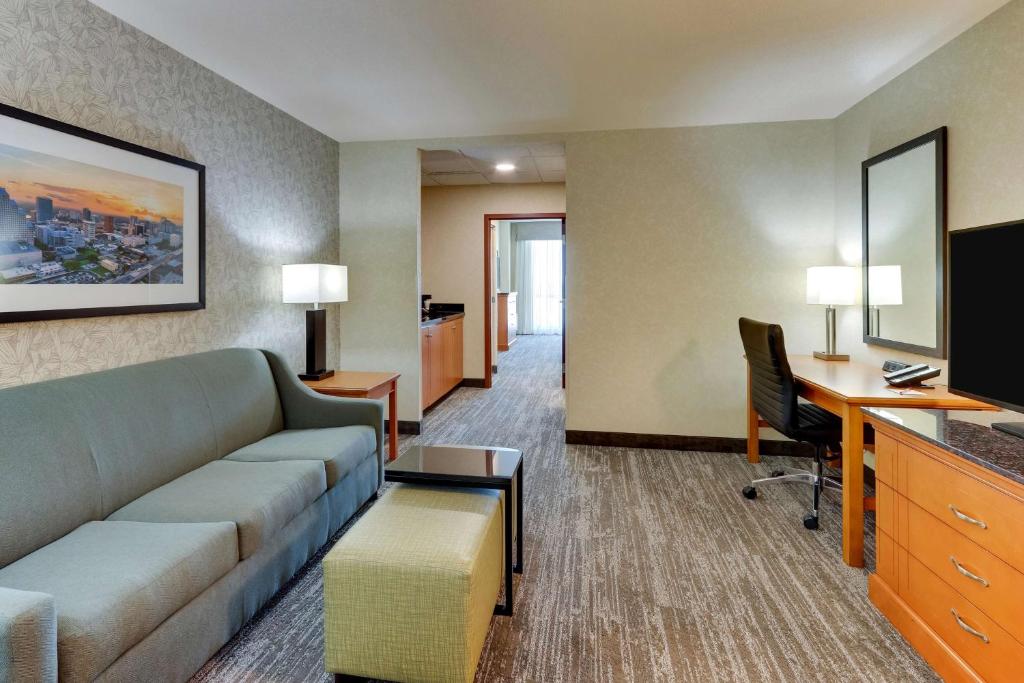 Drury Inn & Suites Orlando near Universal Orlando Resort, Orlando ...
