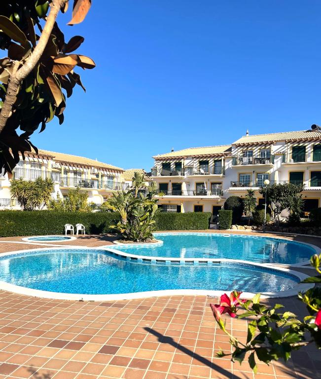Invited to Albufeira, Guia (updated prices 2026)