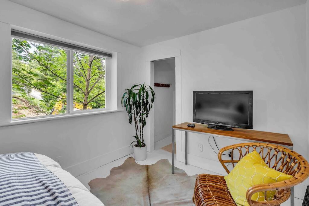 Where We Roam Log Cabin with Mountain Views, Kellogg (updated prices 2025)