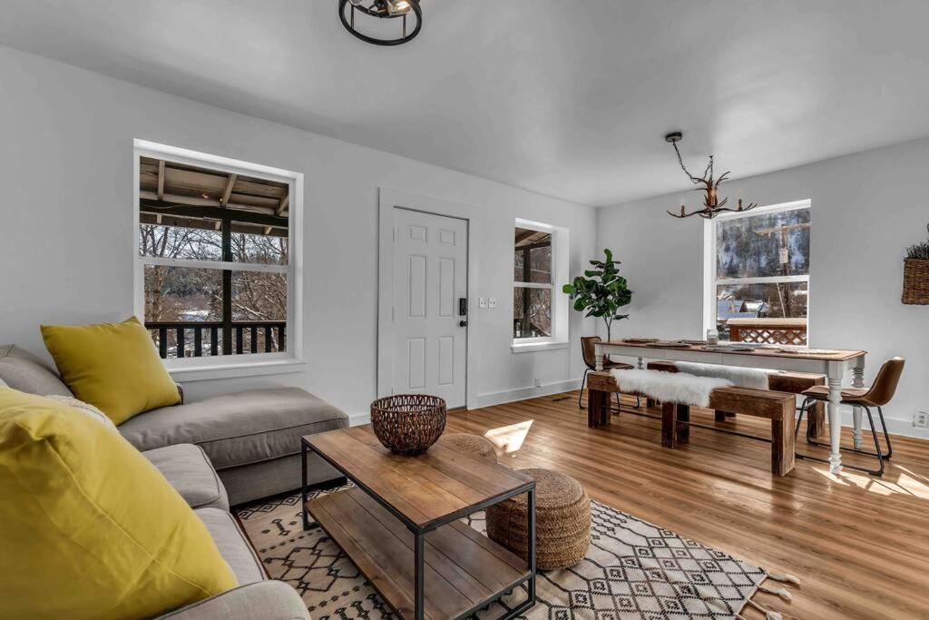 Where We Roam Log Cabin with Mountain Views, Kellogg (updated prices 2025)