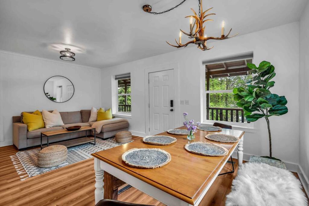 Where We Roam Log Cabin with Mountain Views, Kellogg (updated prices 2025)