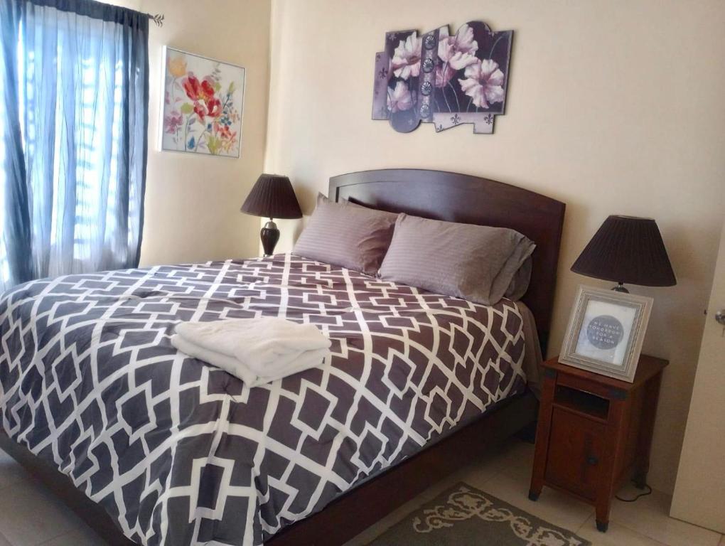 Fully AC unit ,modern house @ phoenix, Portmore (updated prices 2025)