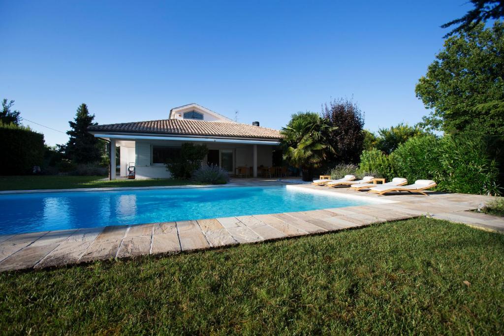 Villa Ibi - Camerano, meravigliosa villa con piscina nel parco del ...