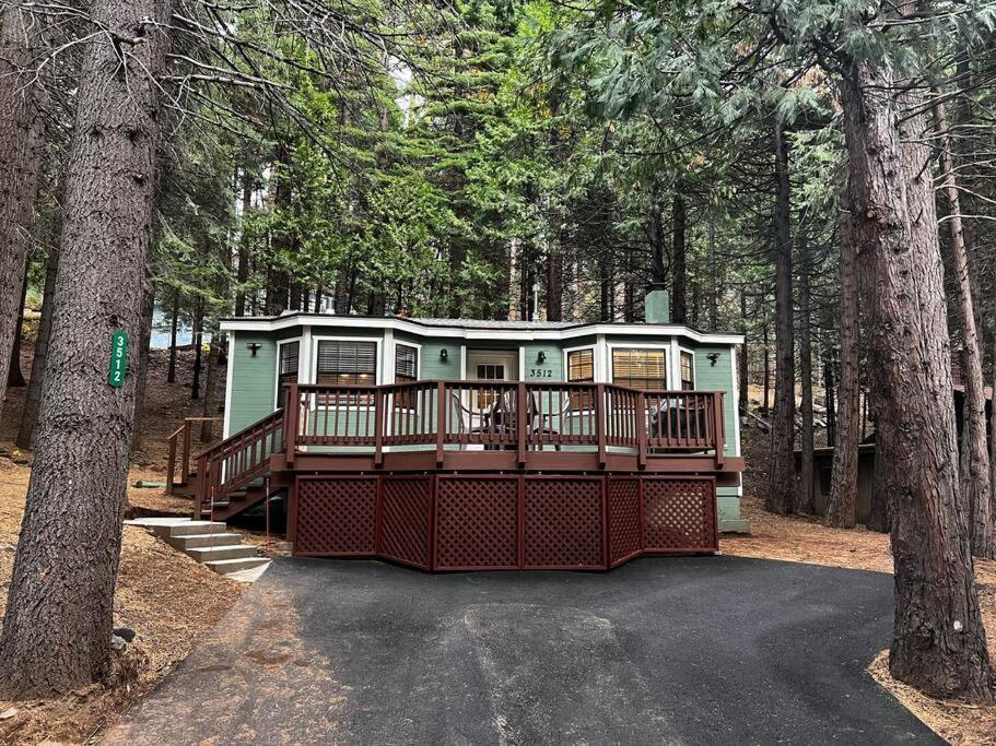 Cedar Oasis - Pet Friendly Cabin w Fireplace, Games and Wifi - 5 min to Big Trees, Arnold ...